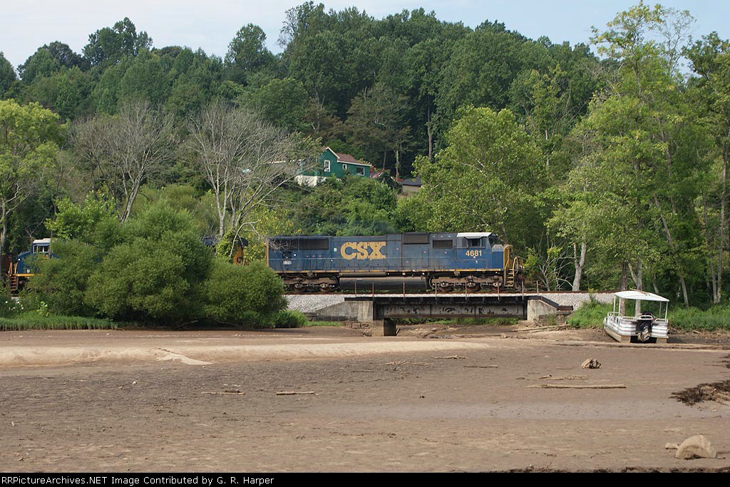 CSXT 4681 crosses Judith Creek at MP CAB 151 on the James River Subdivision